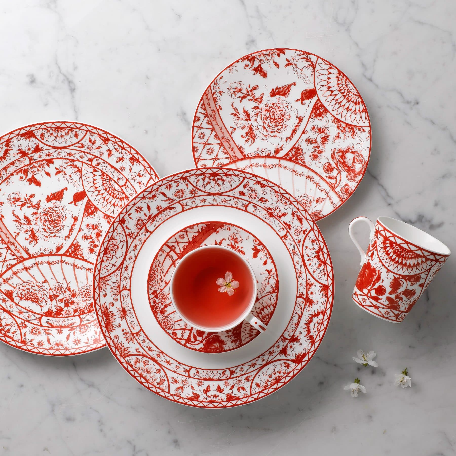 Victorias Garden Red Dinner Plate (27cm) - Royal Crown Derby